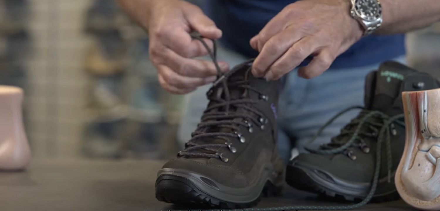 Hoe strik ik mijn wandelschoenen? Dit is de beste manier voor jou